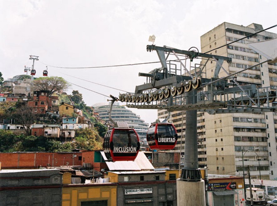 ROMA FA SCHIFO: Altro che prese in giro: le funivie urbane esistono in ...