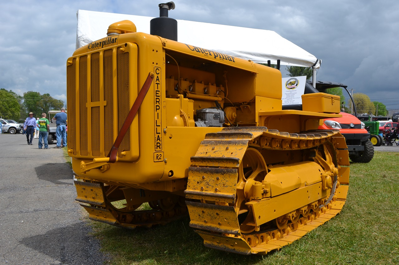 The Iron Mule: 1939 Caterpillar R2