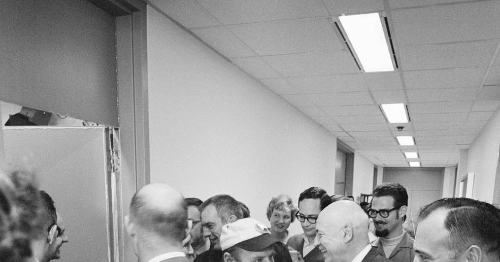 Apollo 12 Timeline: 1969/12/11: L’equipaggio esce dal Lunar Receiving ...