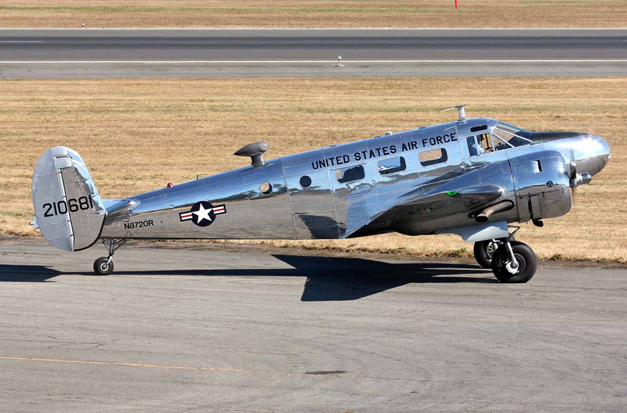 nhungdoicanh: Beechcraft C-45 Expeditor