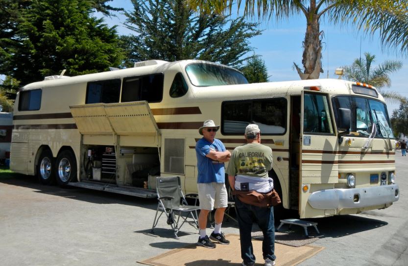 Just A Car Guy: luxury camping in a Greyhound Scenicrusier