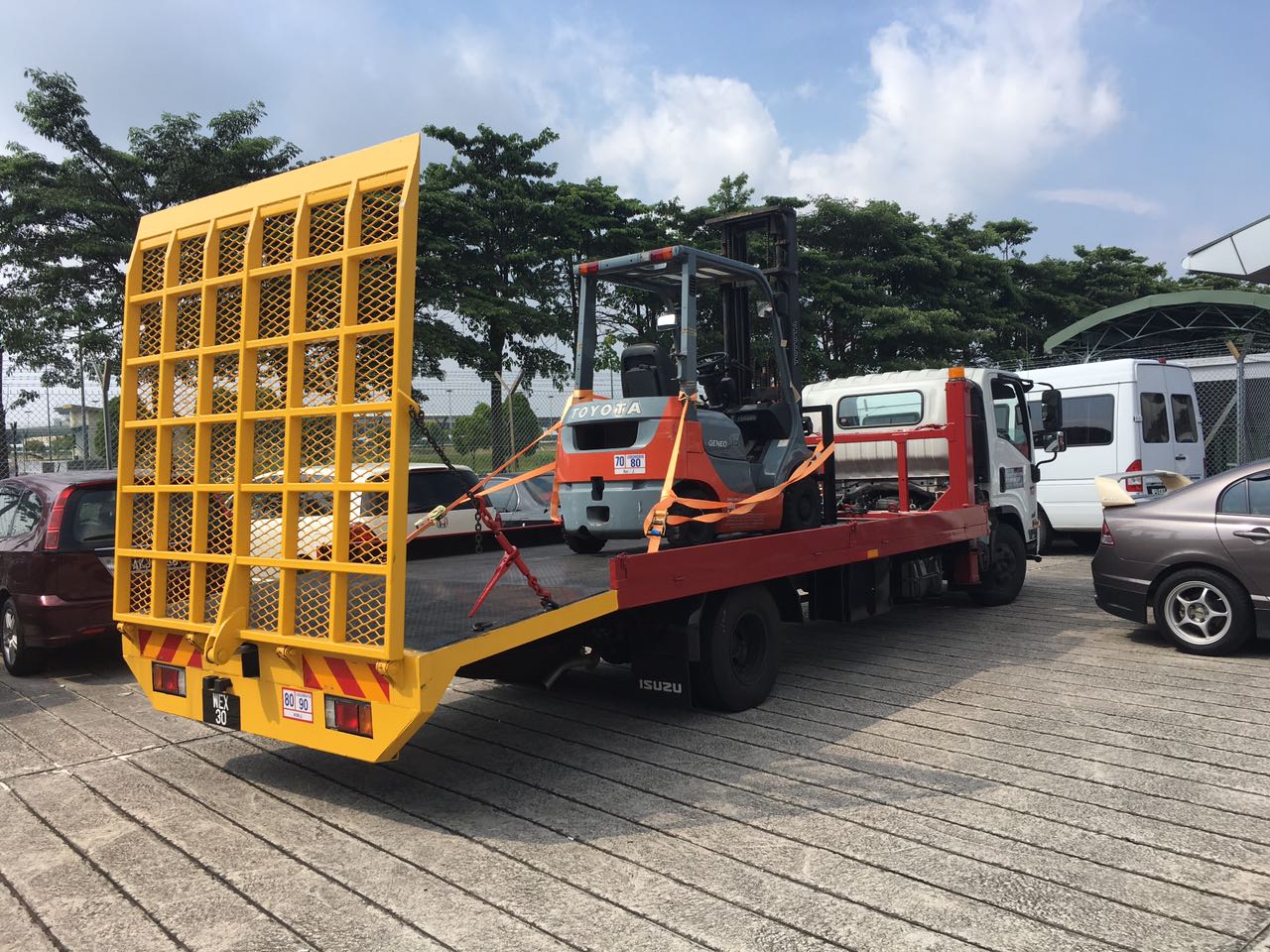 Perkhidmatan/services lori towing carrier: Vrom.....vrom...