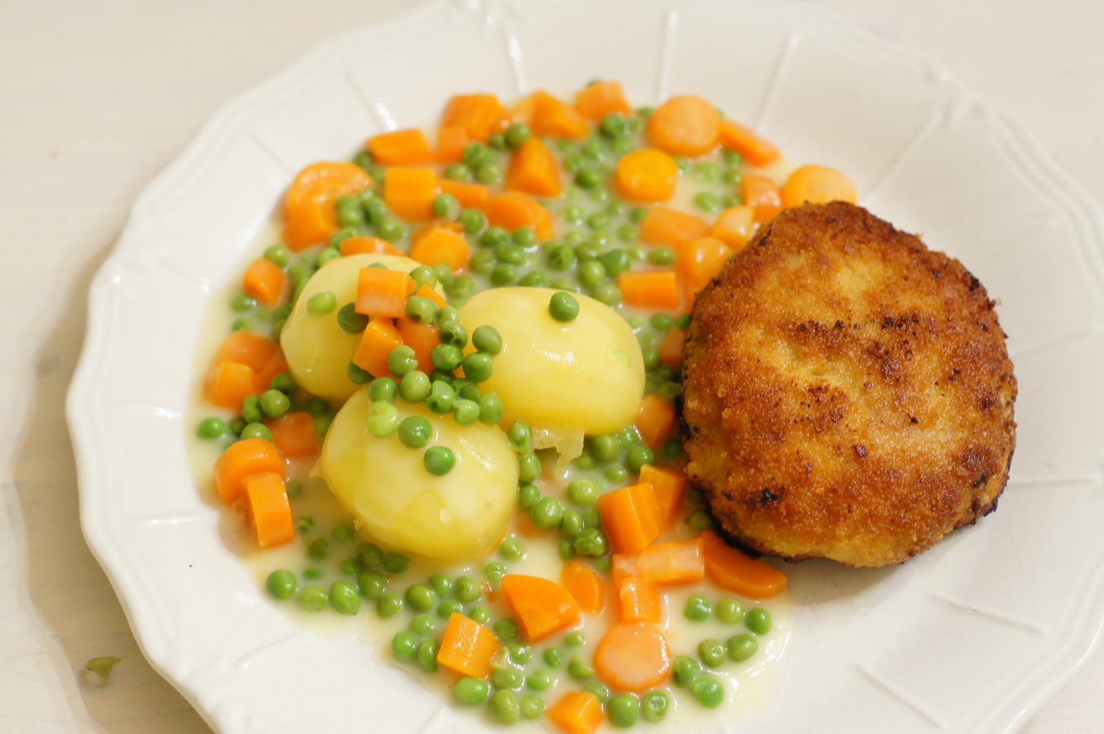 Coco & Co: Mormor-mad: Karbonader med grønærter og gulerødder