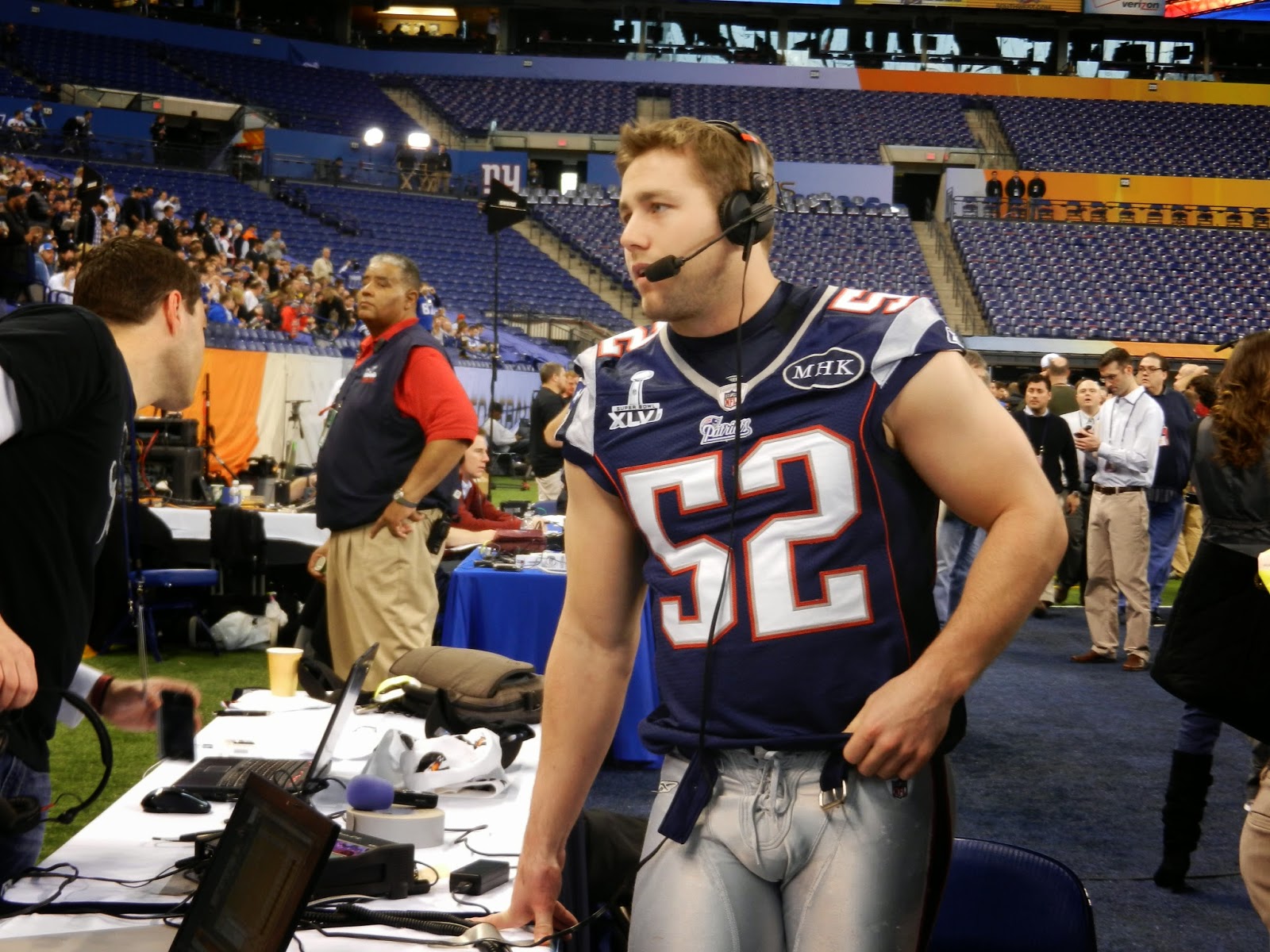 kenneth in the (212): Meet 6'2", 244 lb. Buccaneers Linebacker Dane ...