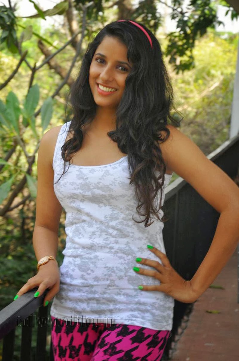 Sravya Reddy Hot Photo Shoot Sizzling Photos Gallery