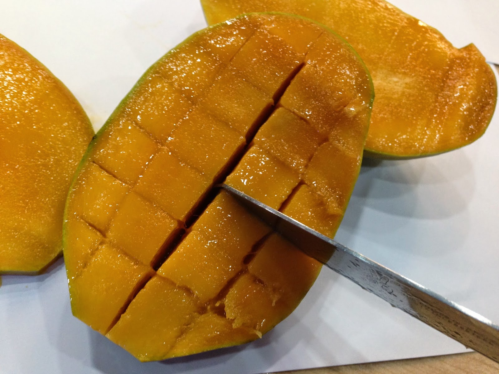 Cara Memotong Buah Mangga - Azie Kitchen