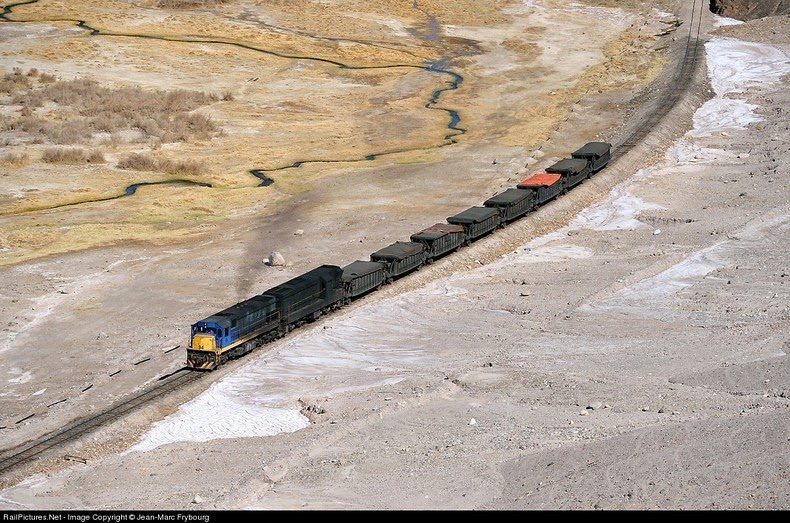 Espectacular ruta de tren hacia las minas de cobre en los Andes - Hub ...