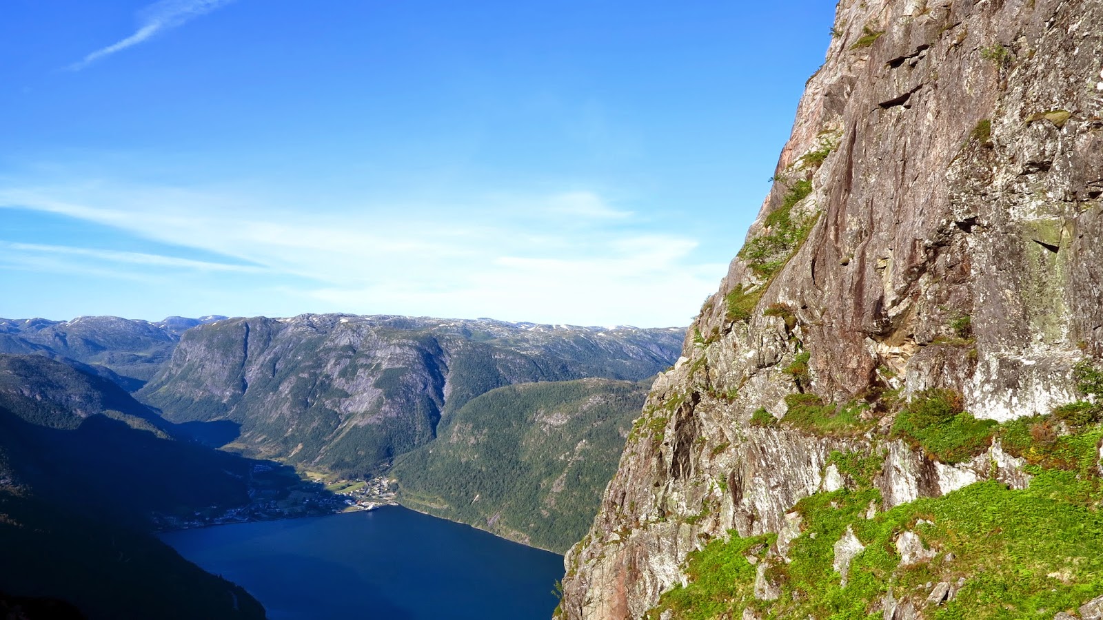 Liv Janne sin tur- og fjellblogg: Lavik - Vadheim: makelaus vandring ...