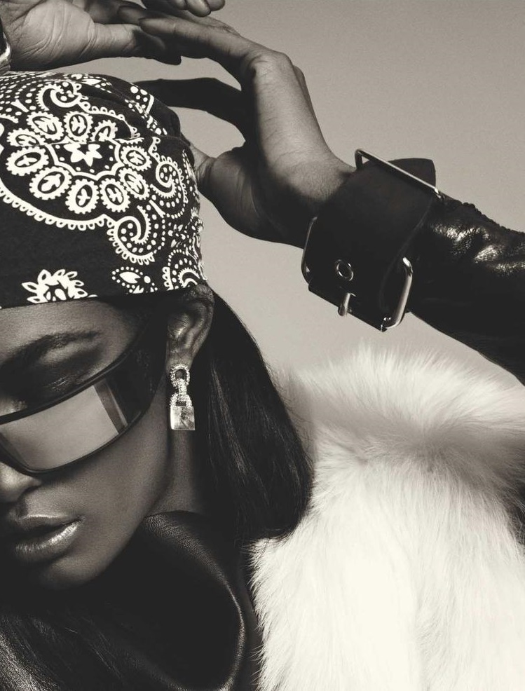 Kemi Online ♥: Model Sessilee Lopez channels Aaliyah