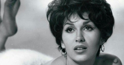 Slice of Cheesecake: Yvonne Romain, pictorial