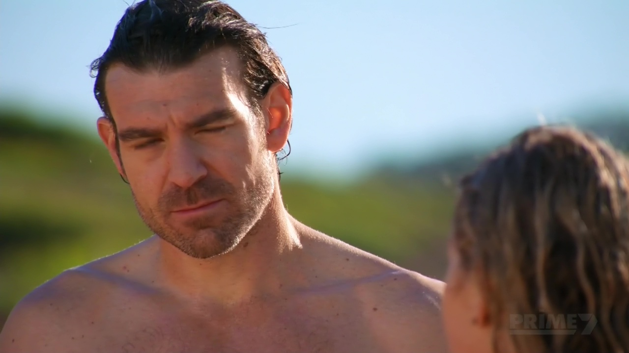 ausCAPS: Rohan Nichol shirtless in Home And Away