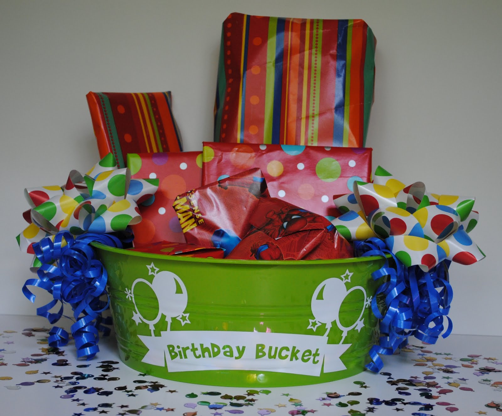 Duct Tape and Hot Glue: Birthday Bucket