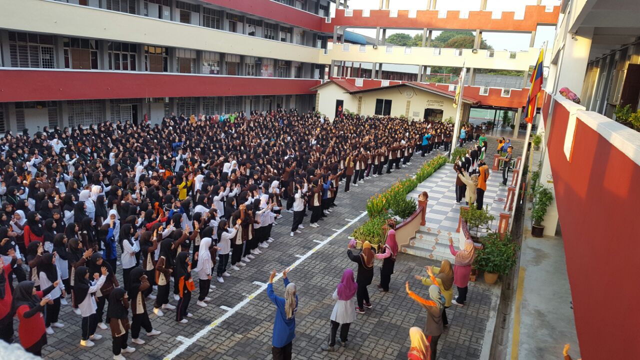 SMK TINGGI PEREMPUAN MELAKA: SENAMROBIK "RIANG RIA SMKTPM SIHAT"