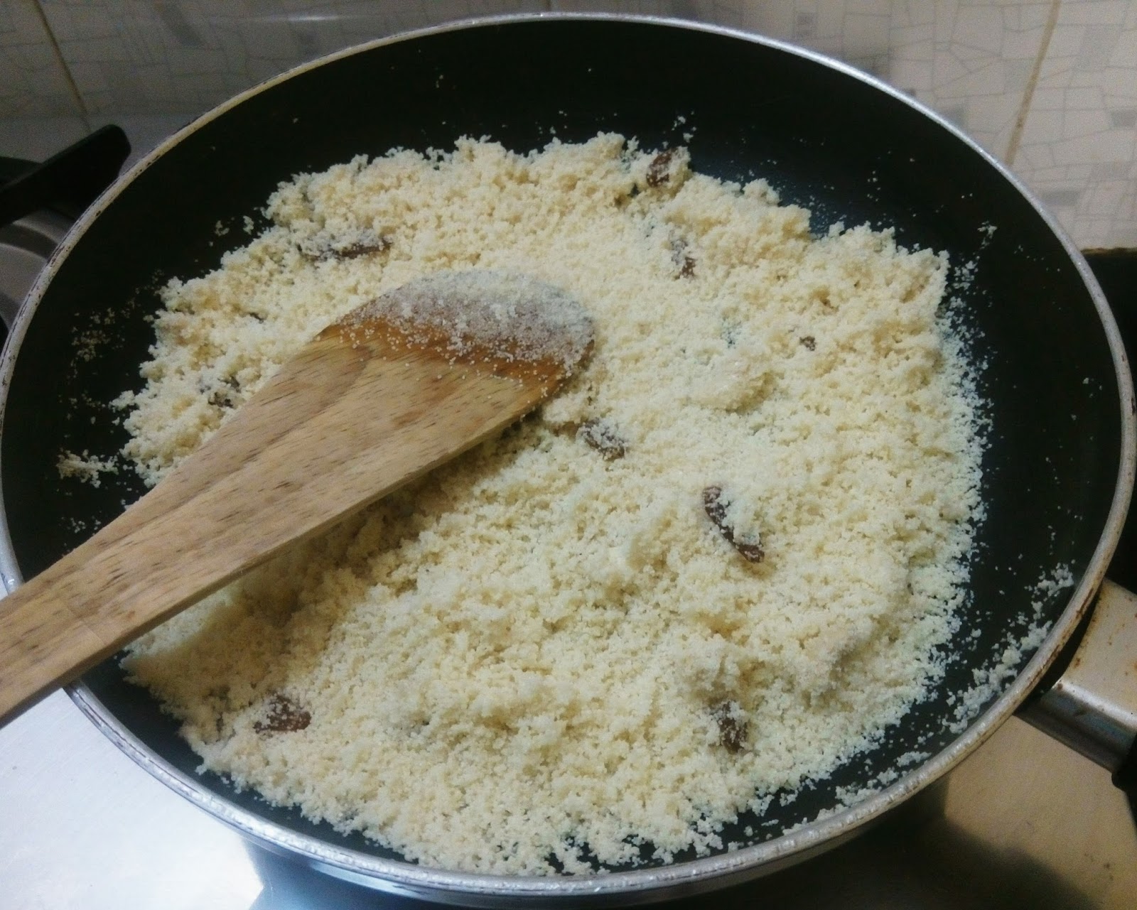 Divine Home Cooking...: Raghavdas Laddu (Rava and Coconut laddu)