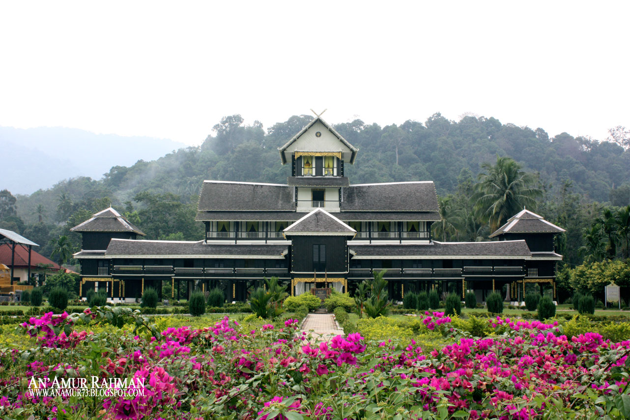 Rahman Metrologi: Istana Di Raja Seri Menanti
