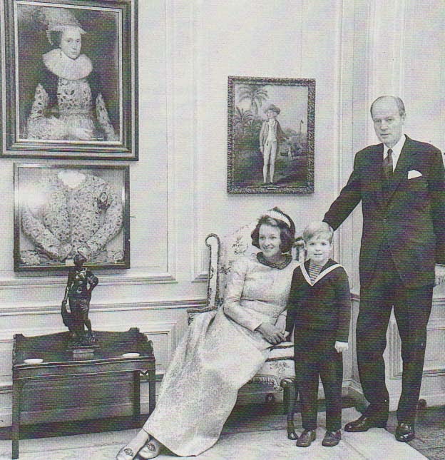 The Devoted Classicist: Notable Homes: The Viscountess and Viscount ...