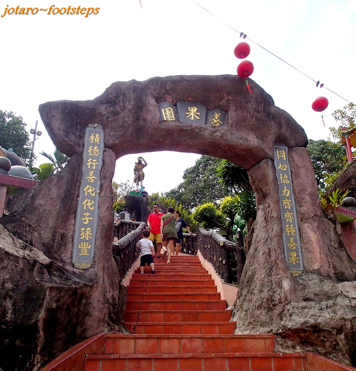 Footsteps - Jotaro's Travels: Sites : Sak Dato Broga Temple (石拿督庙)