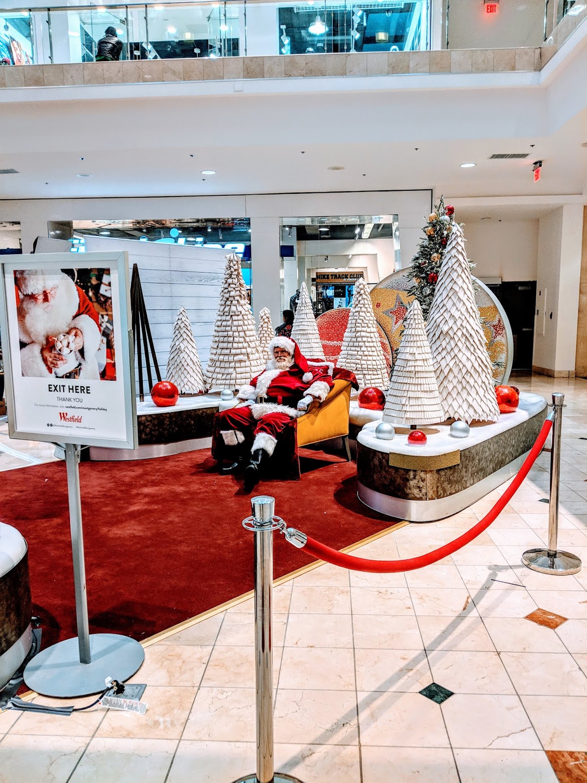 Robert Dyer @ Bethesda Row: Westfield Montgomery Mall holiday ...