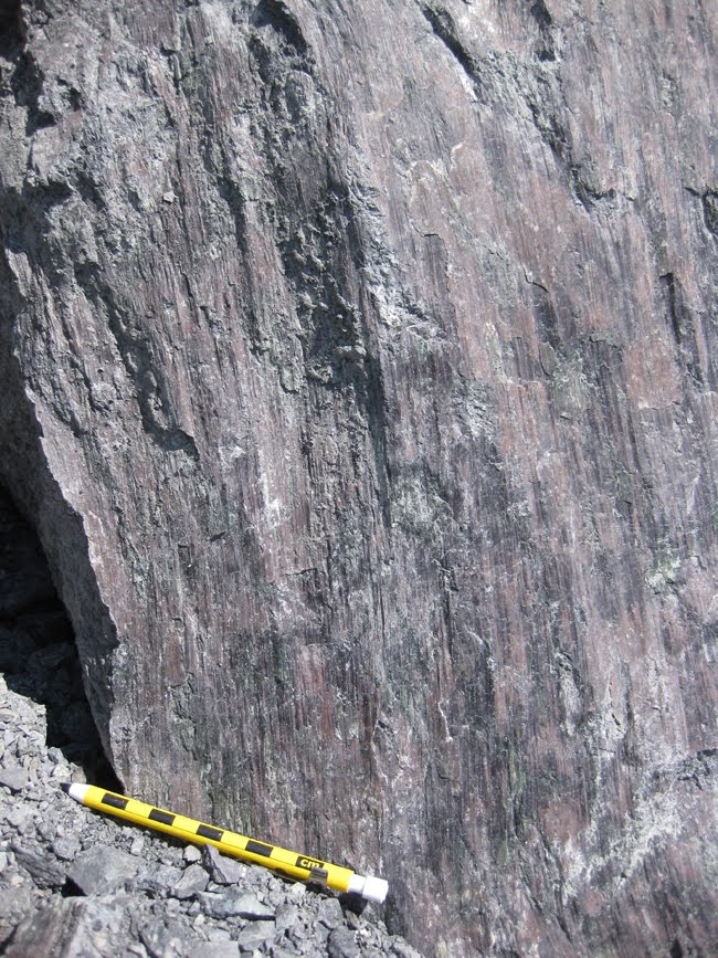 aku orang Indonesia: Lineasi vs Lineament