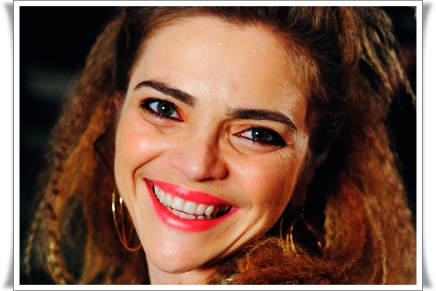 P o T i G u A r T e : TITINA: UMA REVELAÇÃO CHEIA DE CHARME