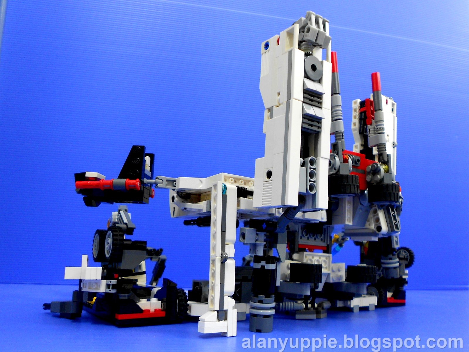 Alanyuppie's LEGO Transformers: LEGO Metroplex: Part 3 of 3: Base Mode