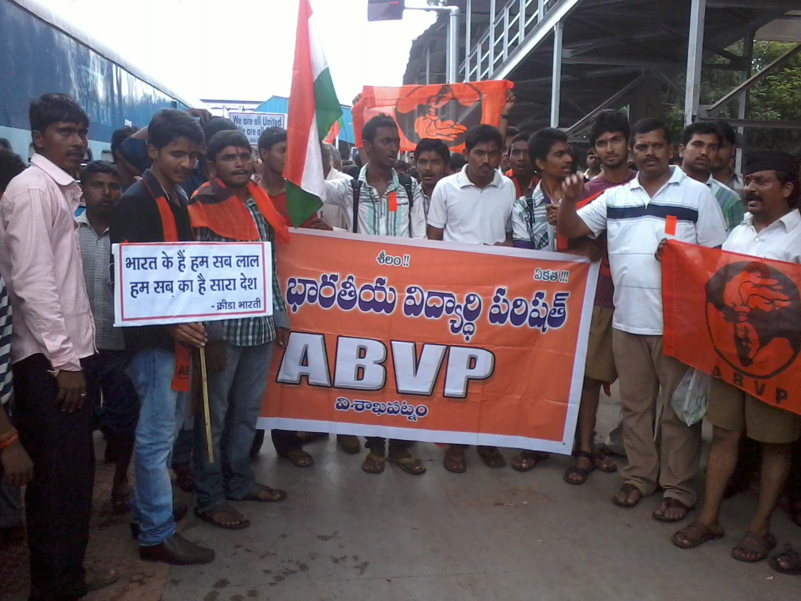 ABVP: 17th and 18th August'12-ABVP forwards its hand to help the Assam ...