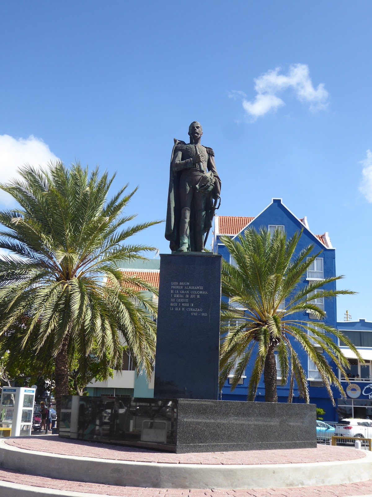 Photo-ops: Statue of Historic Figure: Admiral Luis Brión - Willemstad ...