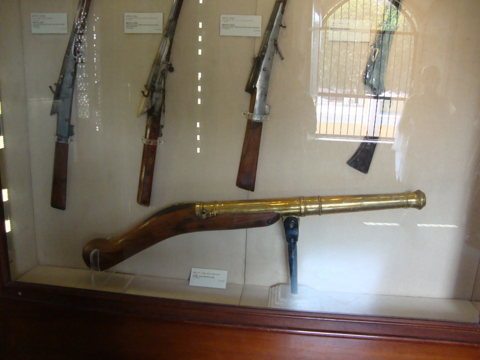 Amazing Wallpapers: Traditional GUNS