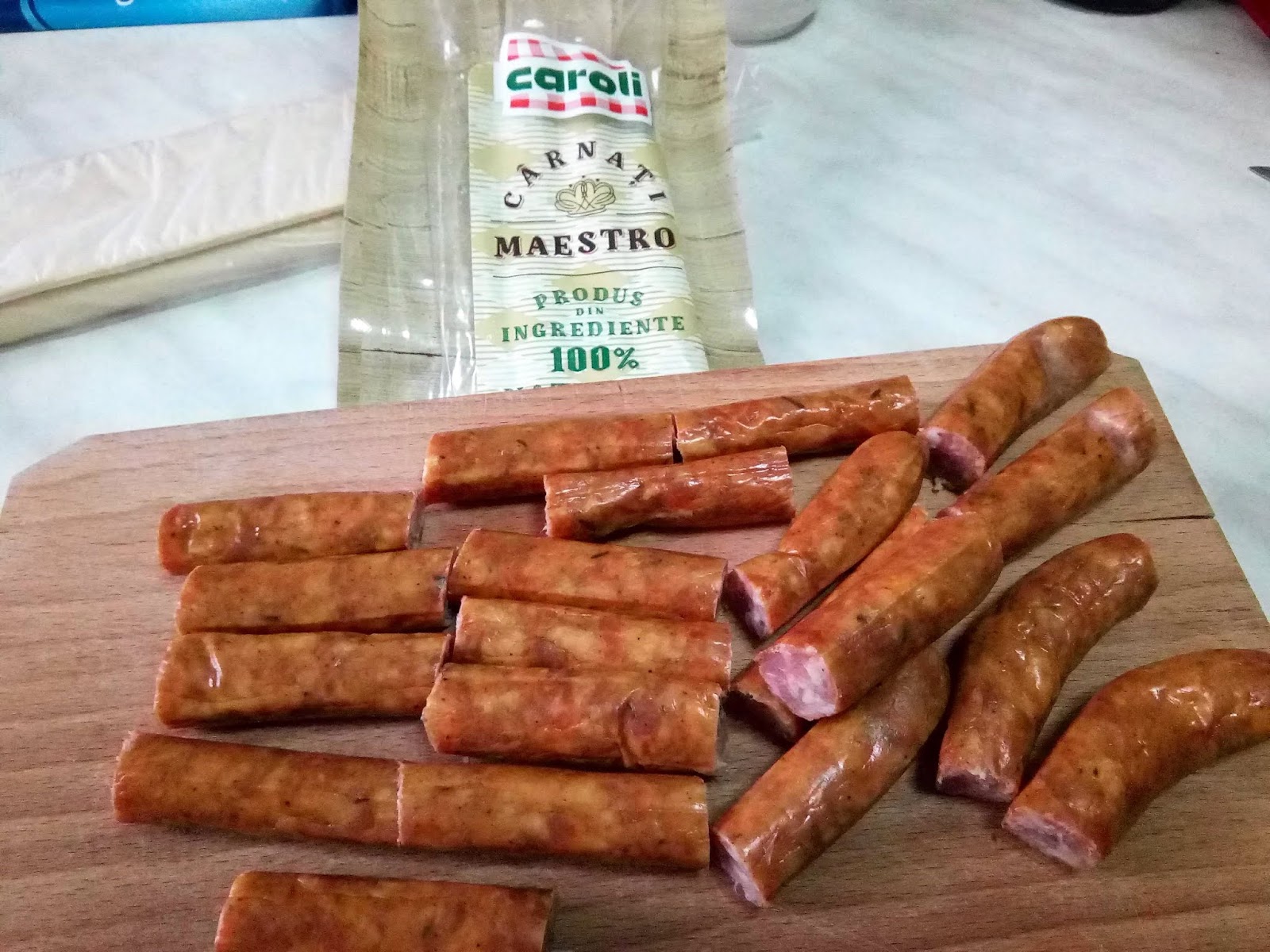 Hellena ...din bucataria mea...: Aperitiv delicios cu carnat Maestro ...