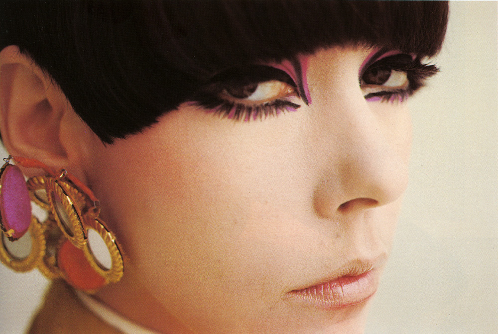30 Stunning Color Photographs of the "Queen of Mod" Peggy Moffitt in ...