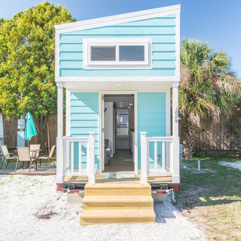 The Aqua Oasis Vacation Home [ TINY HOUSE TOWN ]