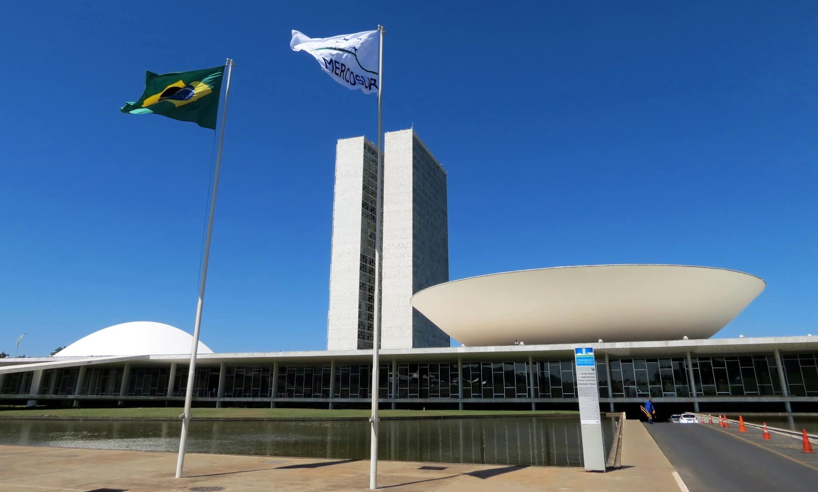 Quem realmente manda no Brasil é o Congresso Nacional. | Dryca Lys