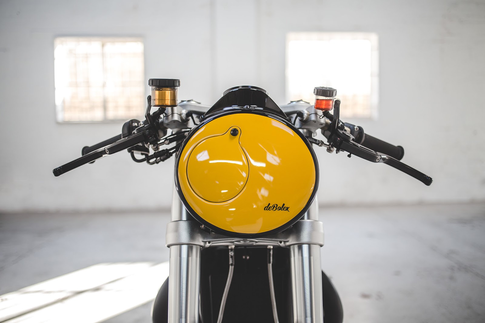 Triumph Thruxton R / deBolex Engineering Co.