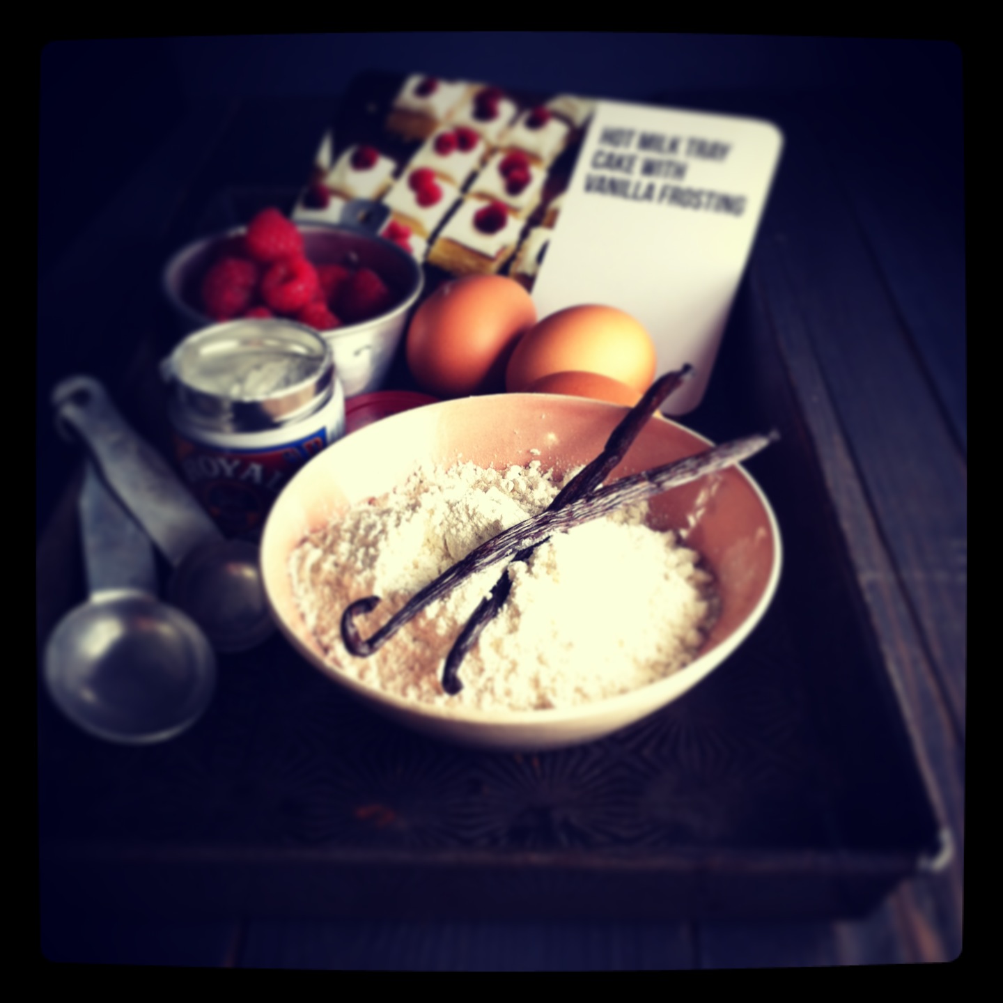 Eat, drink and make pretty: tray bake cup cakes with cream cheese and ...