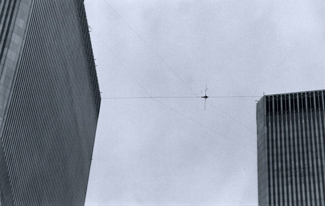 Shocking Photographs of Philippe Petit's Twin Towers Tightrope Walk in ...