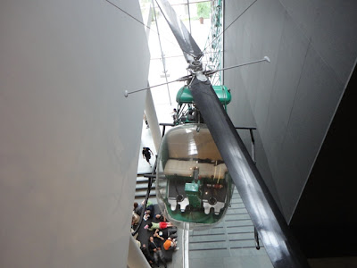 CALAMANDA Y LE DÉSESPÉRÉ DE GUSTAVE COURBET: HELICÓPTERO BELL-47D1 EN ...