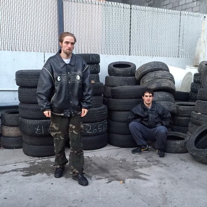 pattinsonweb: 'Good Time': dos nuevas fotos de Connie y Nick Nikas en ...