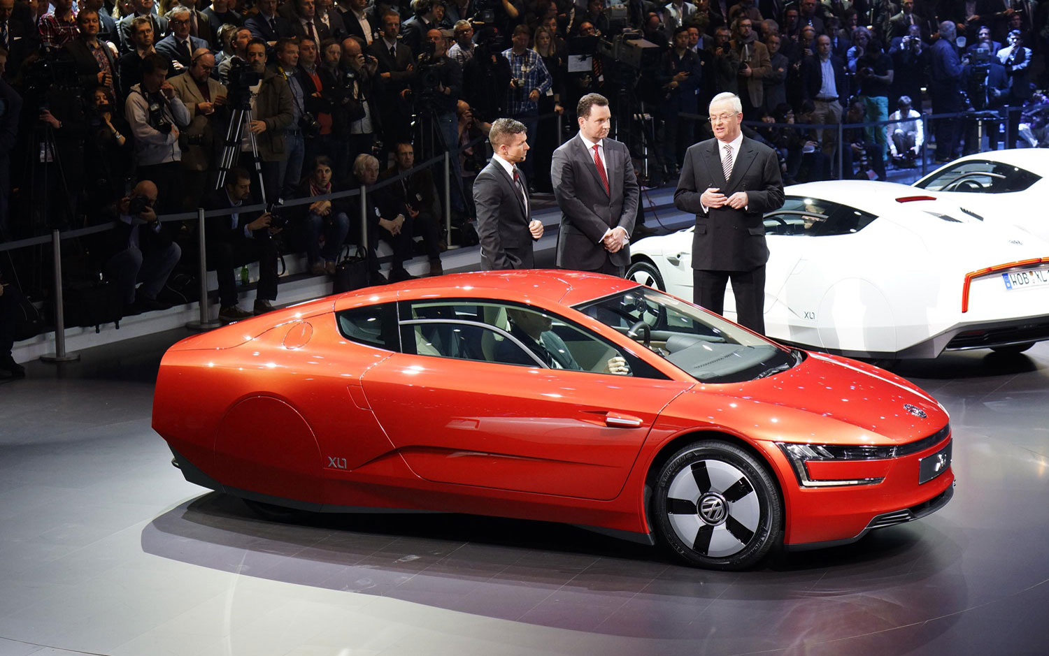 Cars Model 2013 2014: Volkswagen XL1 Diesel Hybrid Prototype Wears Red ...