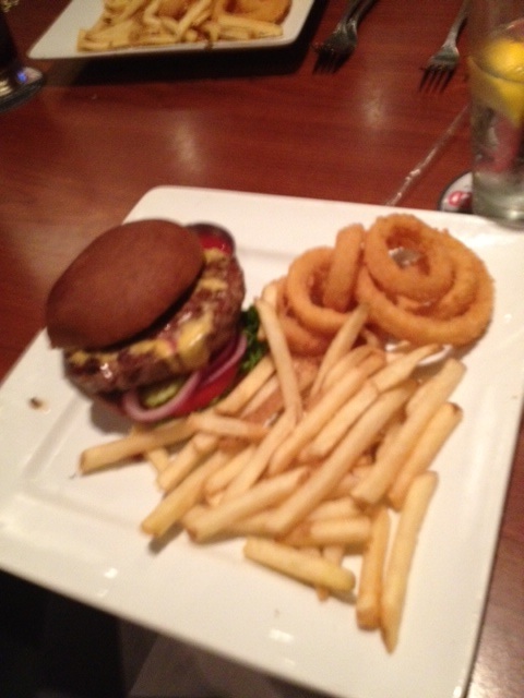 3 Girls 100 Burgers: Ruby Tuesday