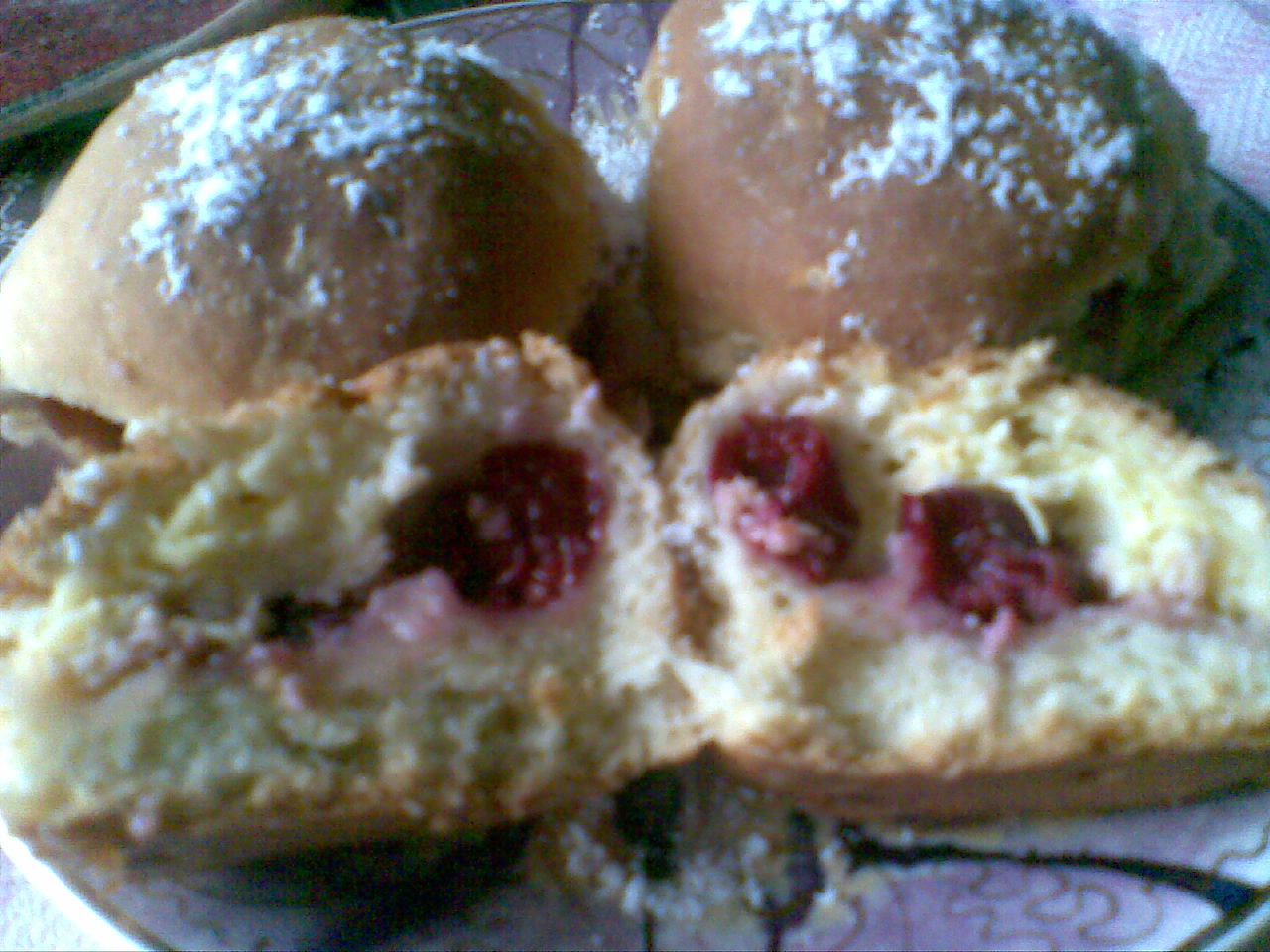 La noi in bucatarie: Bulgarasi cu visine si branza