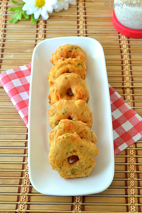 Spicy Treats: Medhu vadai / Ulundhu vadai / Bonda