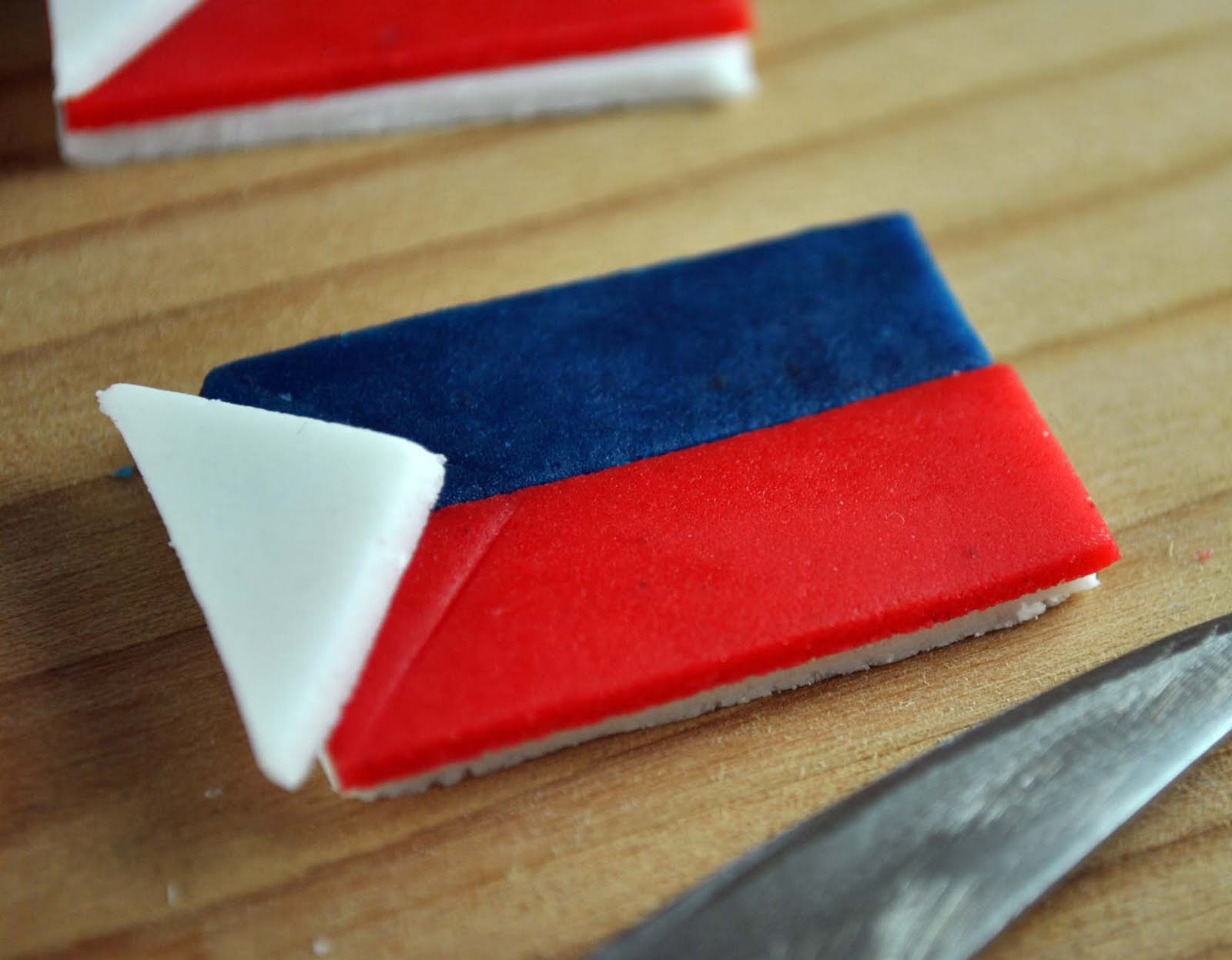 bakery cook and tips: How to Make Philippine Flag Cupcake Toppers