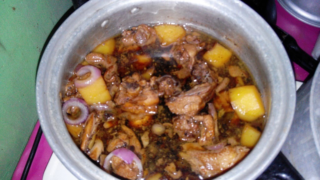 Cooking for Dummies: Adobong Manok or Chicken Adobo