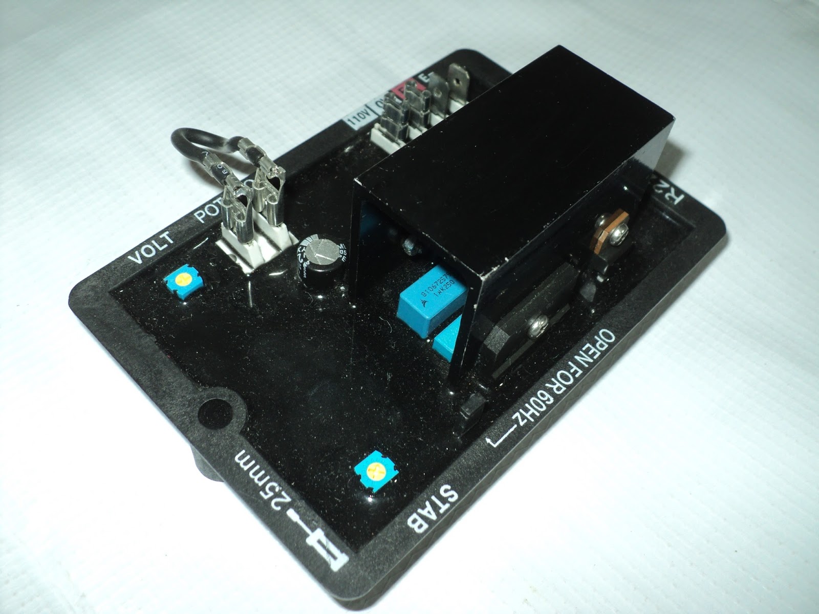 Regulador Automático de Voltaje (AVR) Modelo: R220 ~ GLOPMAR