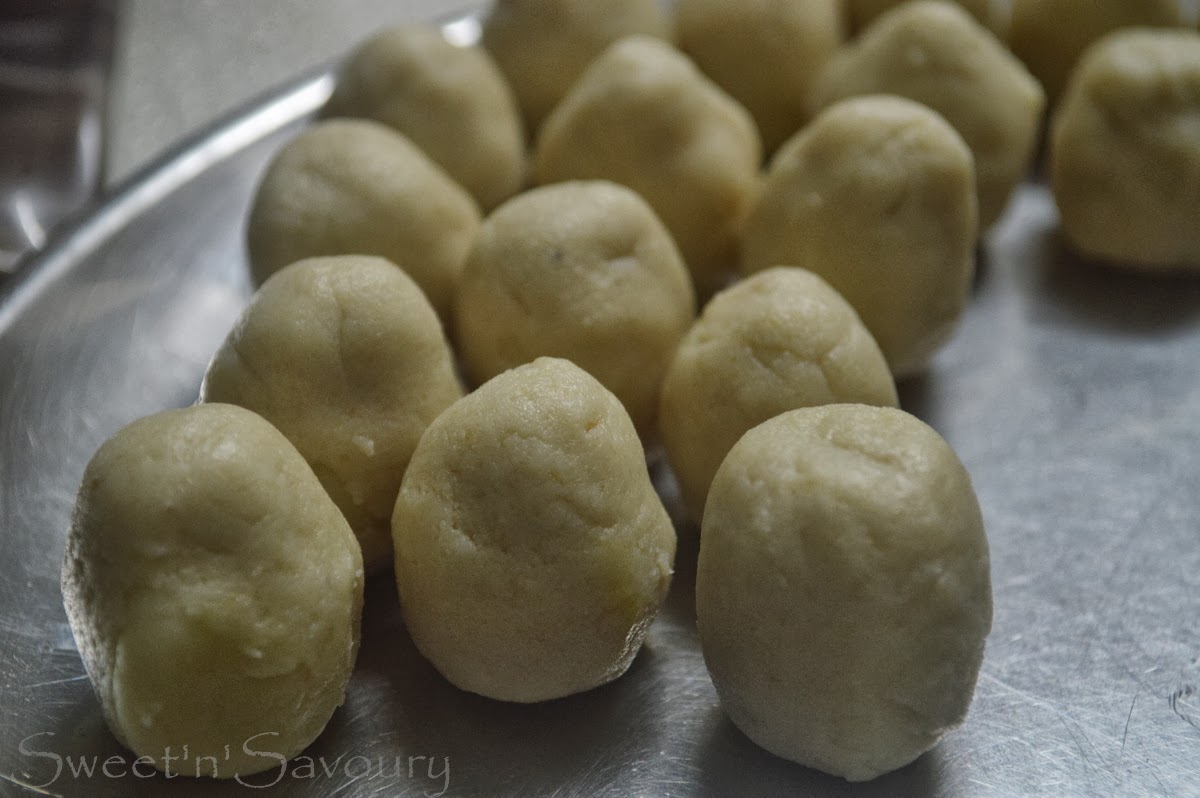 Sweet 'n' Savoury: Aataa diye Phool Sondesh/Custard Apple flavoured ...