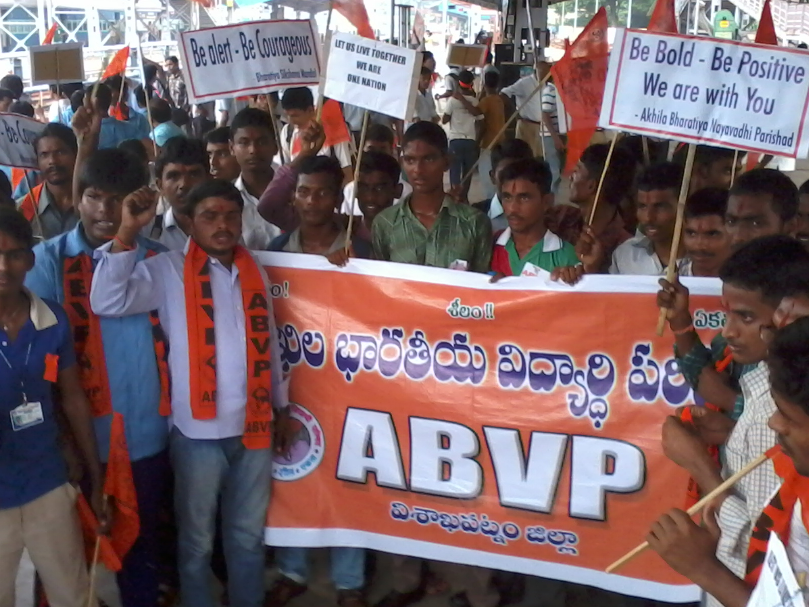 ABVP: 17th and 18th August'12-ABVP forwards its hand to help the Assam ...