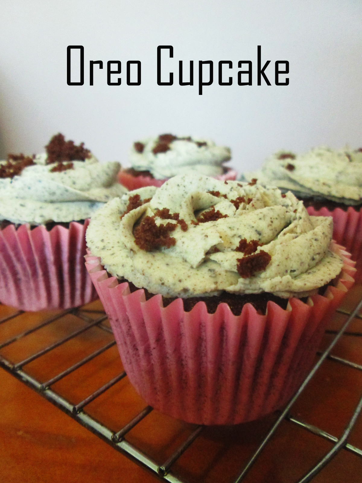 THE MESSY KITCHEN: OREO CUPCAKES