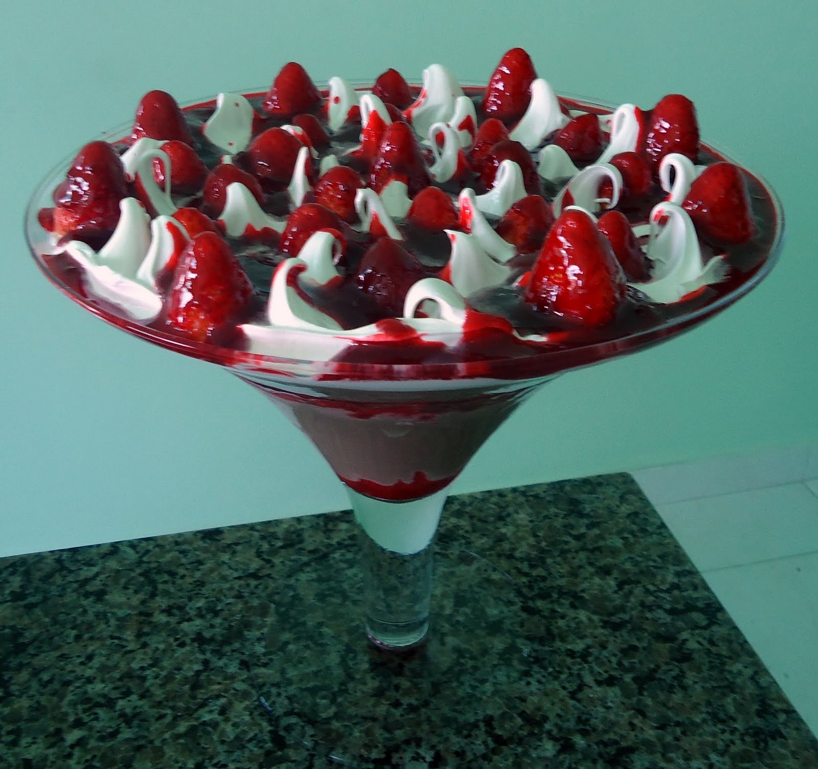 Bellas Tortas é Estilo, Sabor e Originalidade!: Morango com Chocolate