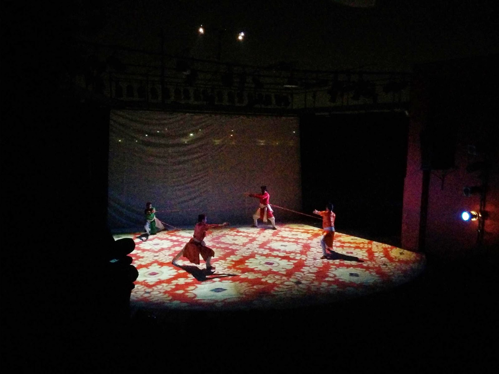 An evening at Natrani theatre: Kadak Badshahi | Nomadic Suitcase