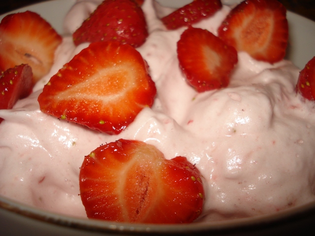 Cele mai gustoase preparate: Spuma de capsuni Delicioasa